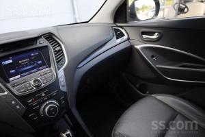 White Hyundai Santa Fe 2014 in Riga, with an engine capacity of 2.20 L and mileage of 311 thousand km for 7495 €, photo 10 on AUTOMOTO.COM.LV