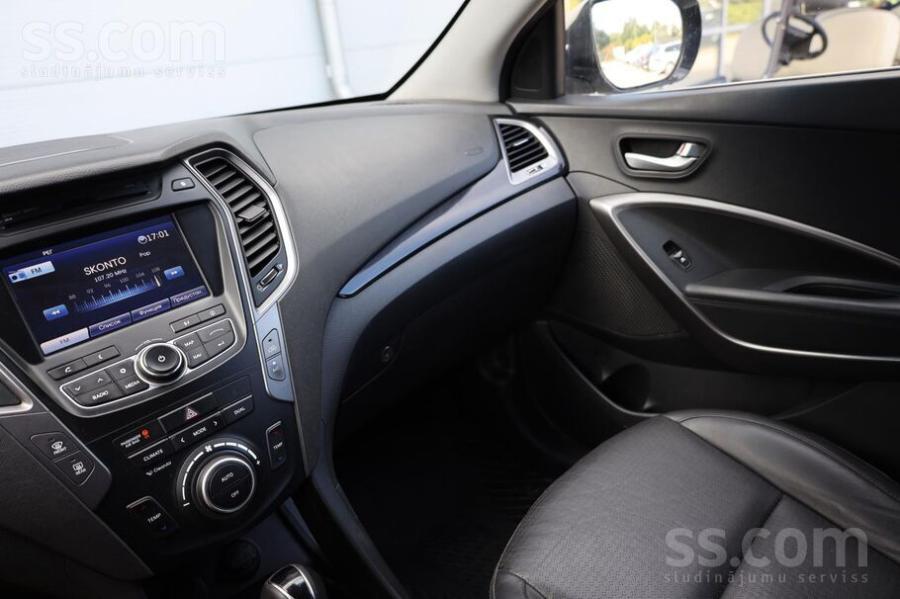 White Hyundai Santa Fe 2014 in Riga, with an engine capacity of 2.20 L and mileage of 311 thousand km for 7495 €, photo 10 on AUTOMOTO.COM.LV
