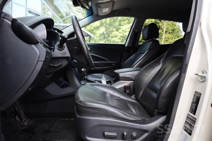 White Hyundai Santa Fe 2014 in Riga, with an engine capacity of 2.20 L and mileage of 311 thousand km for 7495 €, photo 11 on AUTOMOTO.COM.LV
