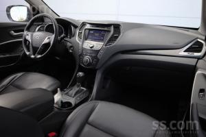White Hyundai Santa Fe 2014 in Riga, with an engine capacity of 2.20 L and mileage of 311 thousand km for 7495 €, photo 12 on AUTOMOTO.COM.LV