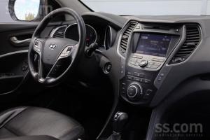White Hyundai Santa Fe 2014 in Riga, with an engine capacity of 2.20 L and mileage of 311 thousand km for 7495 €, photo 13 on AUTOMOTO.COM.LV