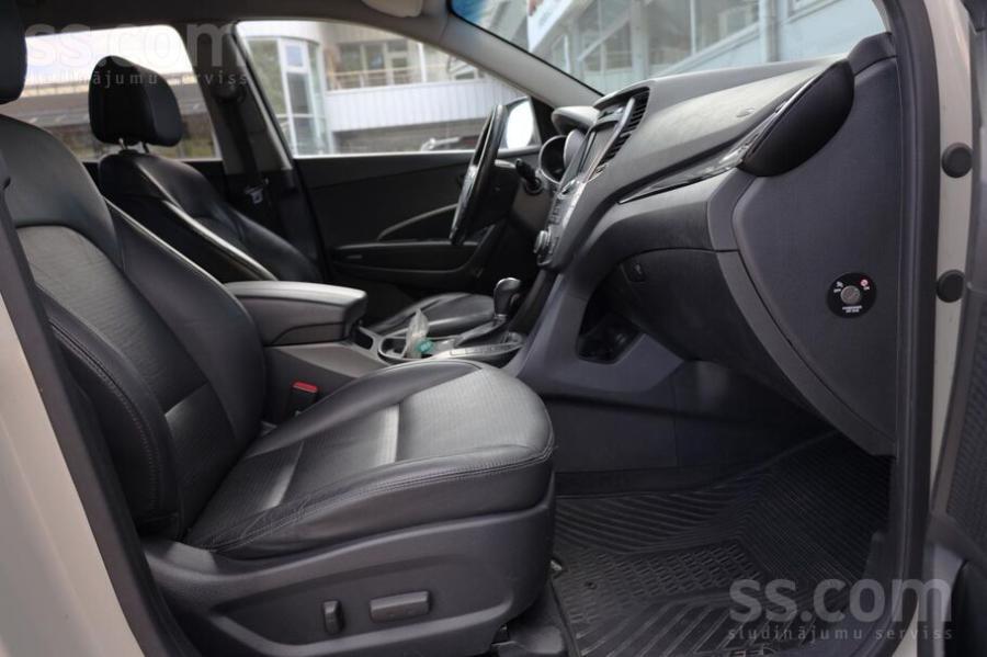 White Hyundai Santa Fe 2014 in Riga, with an engine capacity of 2.20 L and mileage of 311 thousand km for 7495 €, photo 14 on AUTOMOTO.COM.LV