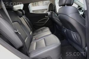 White Hyundai Santa Fe 2014 in Riga, with an engine capacity of 2.20 L and mileage of 311 thousand km for 7495 €, photo 16 on AUTOMOTO.COM.LV