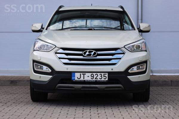 White Hyundai Santa Fe 2014 in Riga, with an engine capacity of 2.20 L and mileage of 311 thousand km for 7495 €, photo 4 on AUTOMOTO.COM.LV