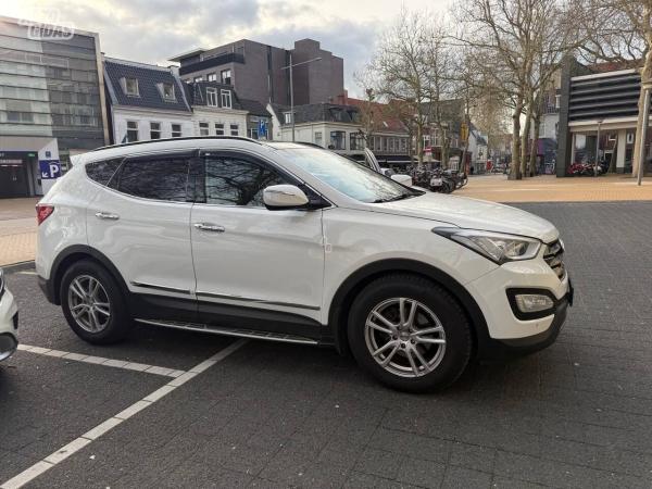 White Hyundai Santa Fe 2014 in Klaipeda, with an engine capacity of 2.20 L and mileage of 200 thousand km for 9900 €, photo 1 on AUTOMOTO.COM.LV