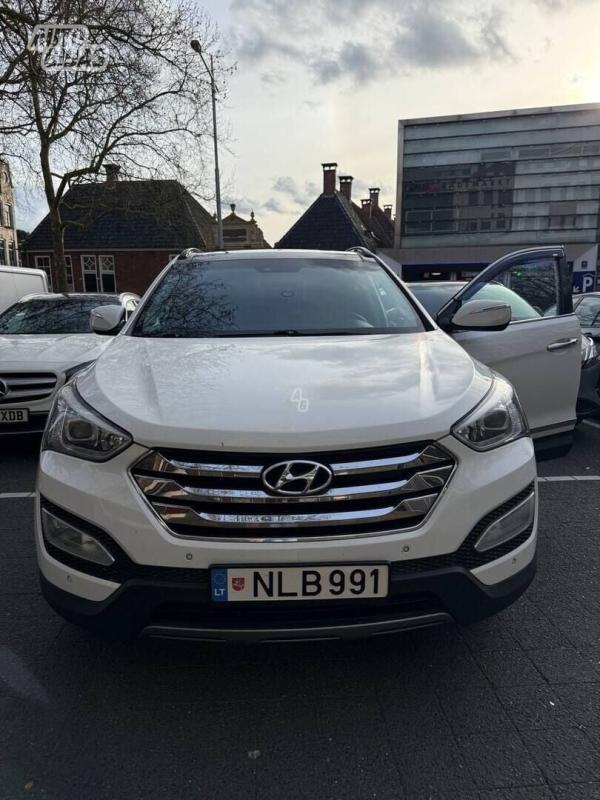 White Hyundai Santa Fe 2014 in Klaipeda, with an engine capacity of 2.20 L and mileage of 200 thousand km for 9900 €, photo 3 on AUTOMOTO.COM.LV