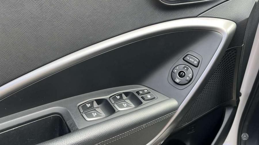 Balts Hyundai Santa Fe 2014 Ukmergė, ar dzinēja tilpumu 2.20 L un nobraukumu 300 tūkst. km par 7900 €, foto 12 vietnē AUTOMOTO.COM.LV