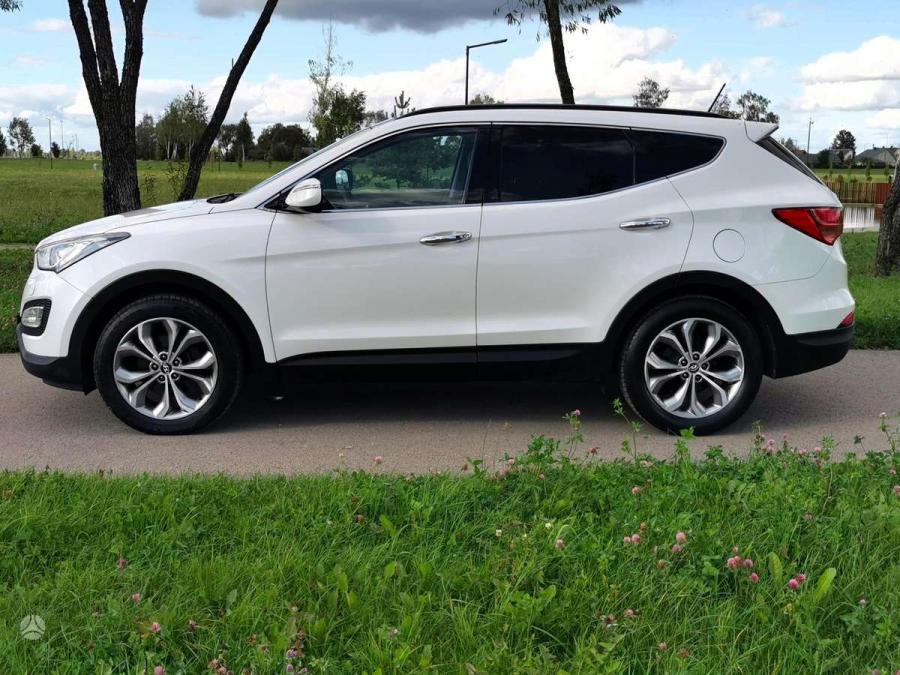 Balts Hyundai Santa Fe 2014 Ukmergė, ar dzinēja tilpumu 2.20 L un nobraukumu 220 tūkst. km par 9600 €, foto 4 vietnē AUTOMOTO.COM.LV