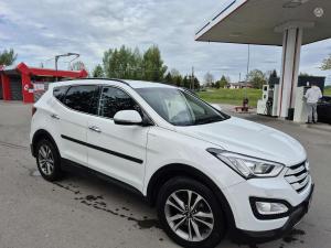 White Hyundai Santa Fe 2014 in Plunge, with an engine capacity of 2.20 L and mileage of 240 thousand km for 9400 €, photo  on AUTOMOTO.COM.LV