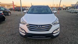 White Hyundai Santa Fe 2015 in Marijampole, with an engine capacity of 2.20 L and mileage of 230 thousand km for 11500 €, photo 2 on AUTOMOTO.COM.LV