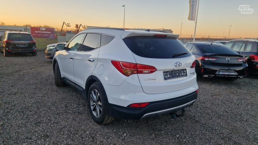 White Hyundai Santa Fe 2015 in Marijampole, with an engine capacity of 2.20 L and mileage of 230 thousand km for 11500 €, photo 7 on AUTOMOTO.COM.LV