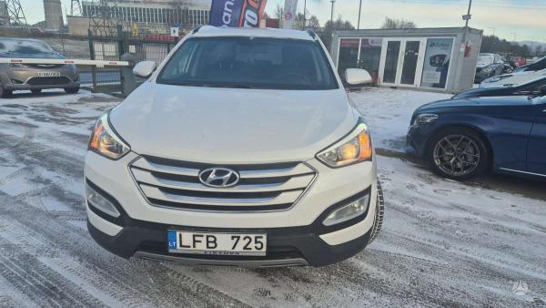 White Hyundai Santa Fe 2015 in Kaunas, with an engine capacity of 2.00 L and mileage of 106 thousand km for 12500 €, photo 2 on AUTOMOTO.COM.LV
