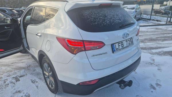White Hyundai Santa Fe 2015 in Kaunas, with an engine capacity of 2.00 L and mileage of 106 thousand km for 12500 €, photo 7 on AUTOMOTO.COM.LV