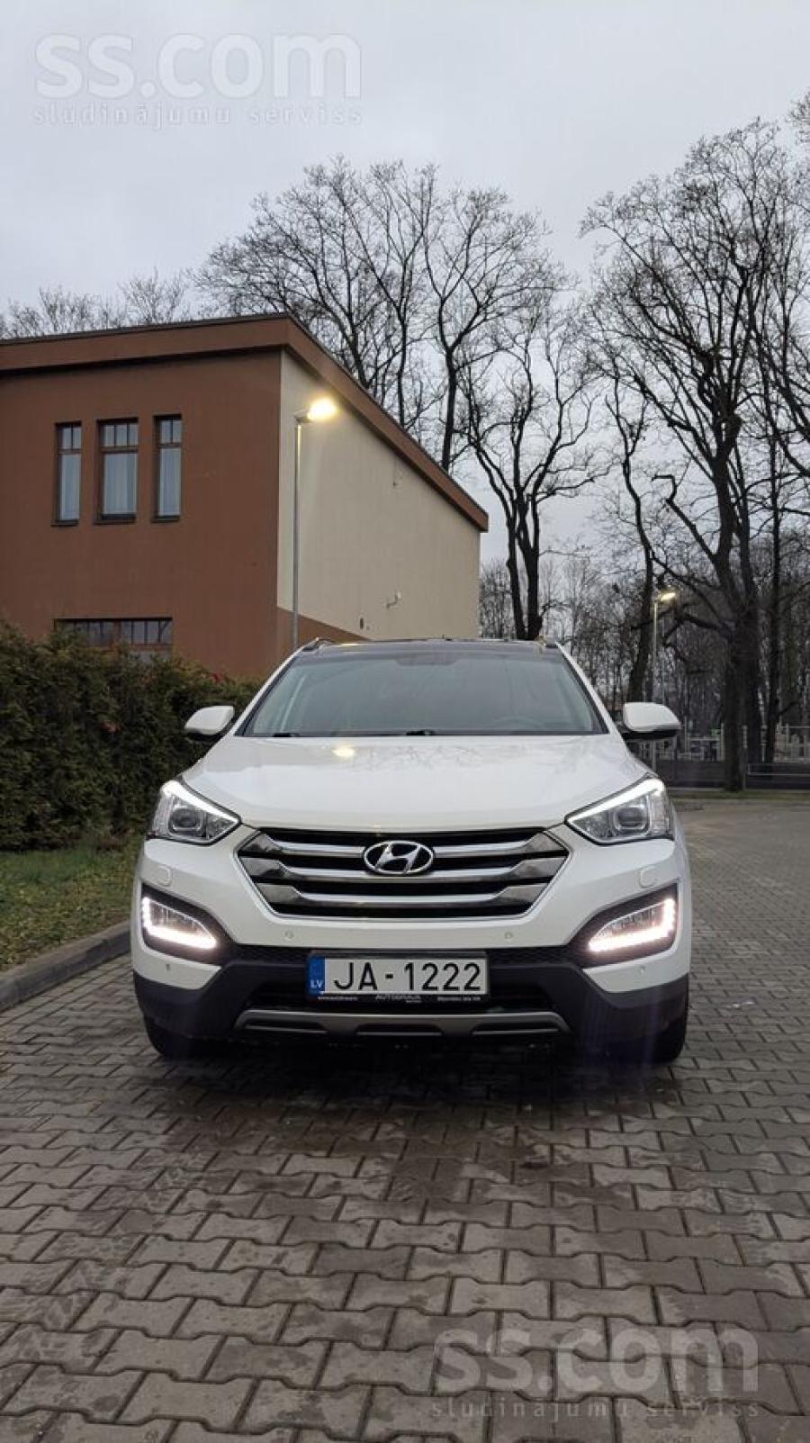 White Hyundai Santa Fe 2015 in Riga, with an engine capacity of 2.20 L and mileage of 134 thousand km for 14800 €, photo 2 on AUTOMOTO.COM.LV