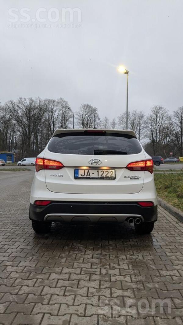 Balts Hyundai Santa Fe 2015 Rīga, ar dzinēja tilpumu 2.20 L un nobraukumu 134 tūkst. km par 14800 €, foto 5 vietnē AUTOMOTO.COM.LV