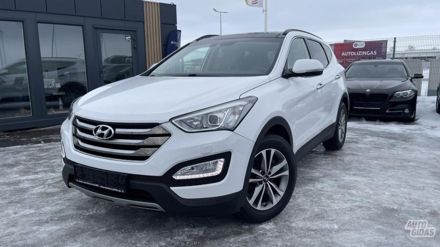 White Hyundai Santa Fe 2015 in Marijampole, with an engine capacity of 2.20 L and mileage of 230 thousand km for 10800 €, photo 1 on AUTOMOTO.COM.LV