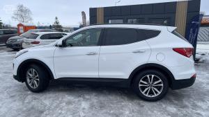 White Hyundai Santa Fe 2015 in Marijampole, with an engine capacity of 2.20 L and mileage of 230 thousand km for 10800 €, photo 8 on AUTOMOTO.COM.LV