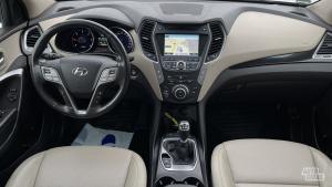 White Hyundai Santa Fe 2015 in Marijampole, with an engine capacity of 2.20 L and mileage of 230 thousand km for 10800 €, photo 14 on AUTOMOTO.COM.LV