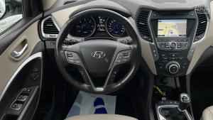White Hyundai Santa Fe 2015 in Marijampole, with an engine capacity of 2.20 L and mileage of 230 thousand km for 10800 €, photo 20 on AUTOMOTO.COM.LV