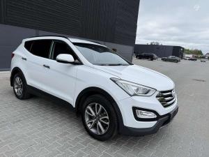 White Hyundai Santa Fe 2015 in Siauliai, with an engine capacity of 2.00 L and mileage of 290 thousand km for 8900 €, photo 4 on AUTOMOTO.COM.LV