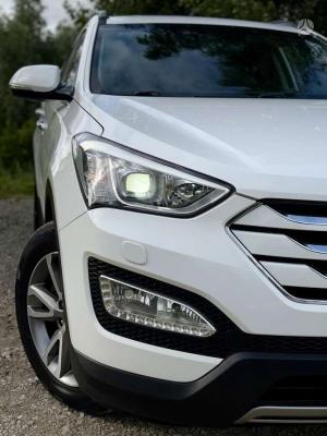 White Hyundai Santa Fe 2015 in Siauliai, with an engine capacity of 2.20 L and mileage of 195 thousand km for 14999 €, photo 18 on AUTOMOTO.COM.LV