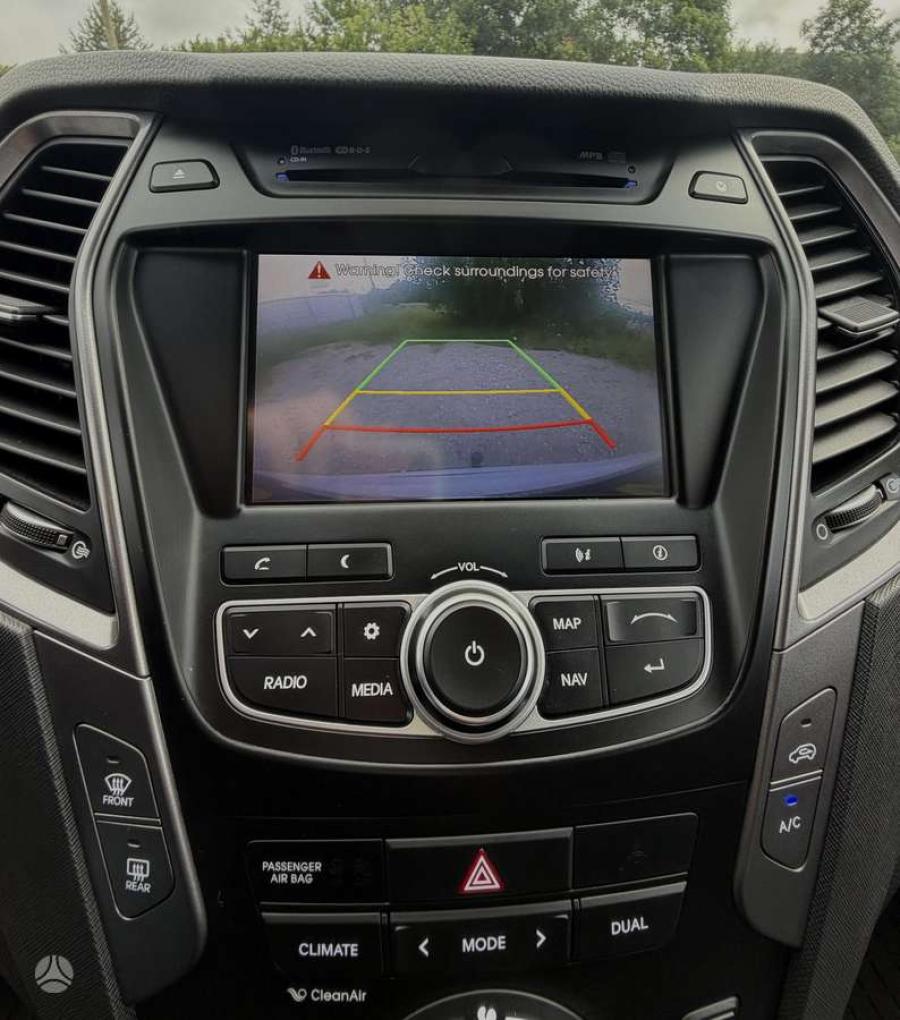 White Hyundai Santa Fe 2015 in Siauliai, with an engine capacity of 2.20 L and mileage of 195 thousand km for 14999 €, photo 42 on AUTOMOTO.COM.LV