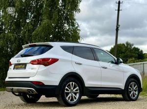 White Hyundai Santa Fe 2015 in Siauliai, with an engine capacity of 2.20 L and mileage of 195 thousand km for 14999 €, photo 5 on AUTOMOTO.COM.LV