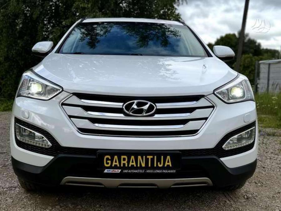 White Hyundai Santa Fe 2015 in Siauliai, with an engine capacity of 2.20 L and mileage of 195 thousand km for 14999 €, photo 6 on AUTOMOTO.COM.LV