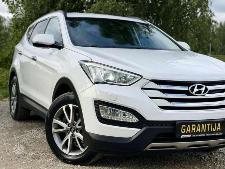 White Hyundai Santa Fe 2015 in Siauliai, with an engine capacity of 2.20 L and mileage of 195 thousand km for 14999 €, photo 16 on AUTOMOTO.COM.LV