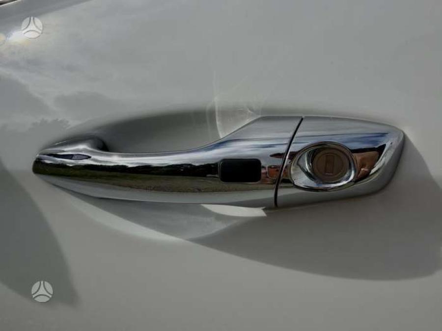 White Hyundai Santa Fe 2015 in Siauliai, with an engine capacity of 2.20 L and mileage of 195 thousand km for 14999 €, photo 19 on AUTOMOTO.COM.LV