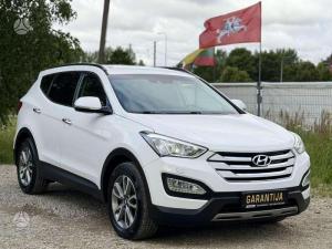 White Hyundai Santa Fe 2015 in Siauliai, with an engine capacity of 2.20 L and mileage of 195 thousand km for 14999 €, photo 21 on AUTOMOTO.COM.LV