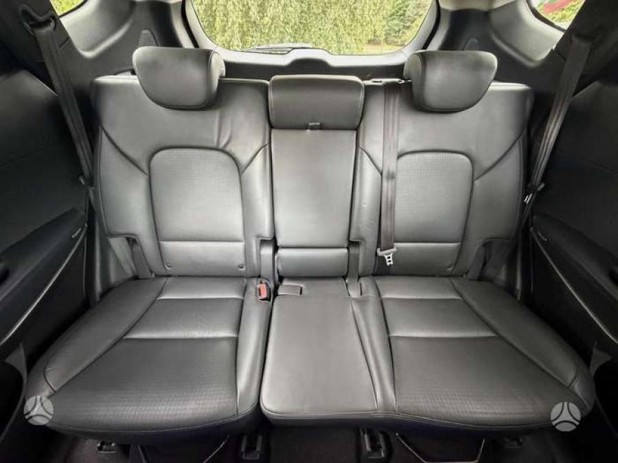 White Hyundai Santa Fe 2015 in Siauliai, with an engine capacity of 2.20 L and mileage of 195 thousand km for 14999 €, photo 34 on AUTOMOTO.COM.LV