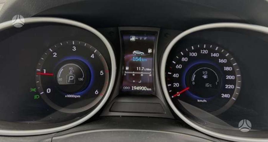 White Hyundai Santa Fe 2015 in Siauliai, with an engine capacity of 2.20 L and mileage of 195 thousand km for 14999 €, photo 41 on AUTOMOTO.COM.LV