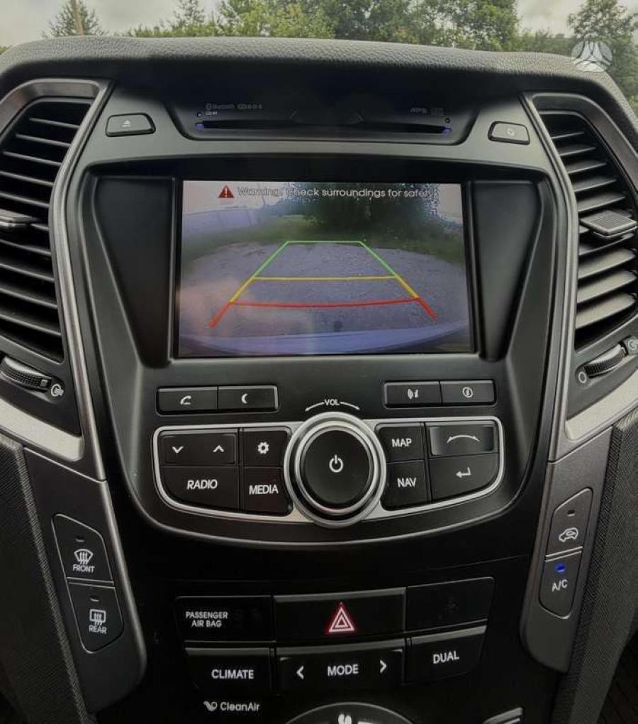 White Hyundai Santa Fe 2015 in Siauliai, with an engine capacity of 2.20 L and mileage of 195 thousand km for 14999 €, photo 42 on AUTOMOTO.COM.LV