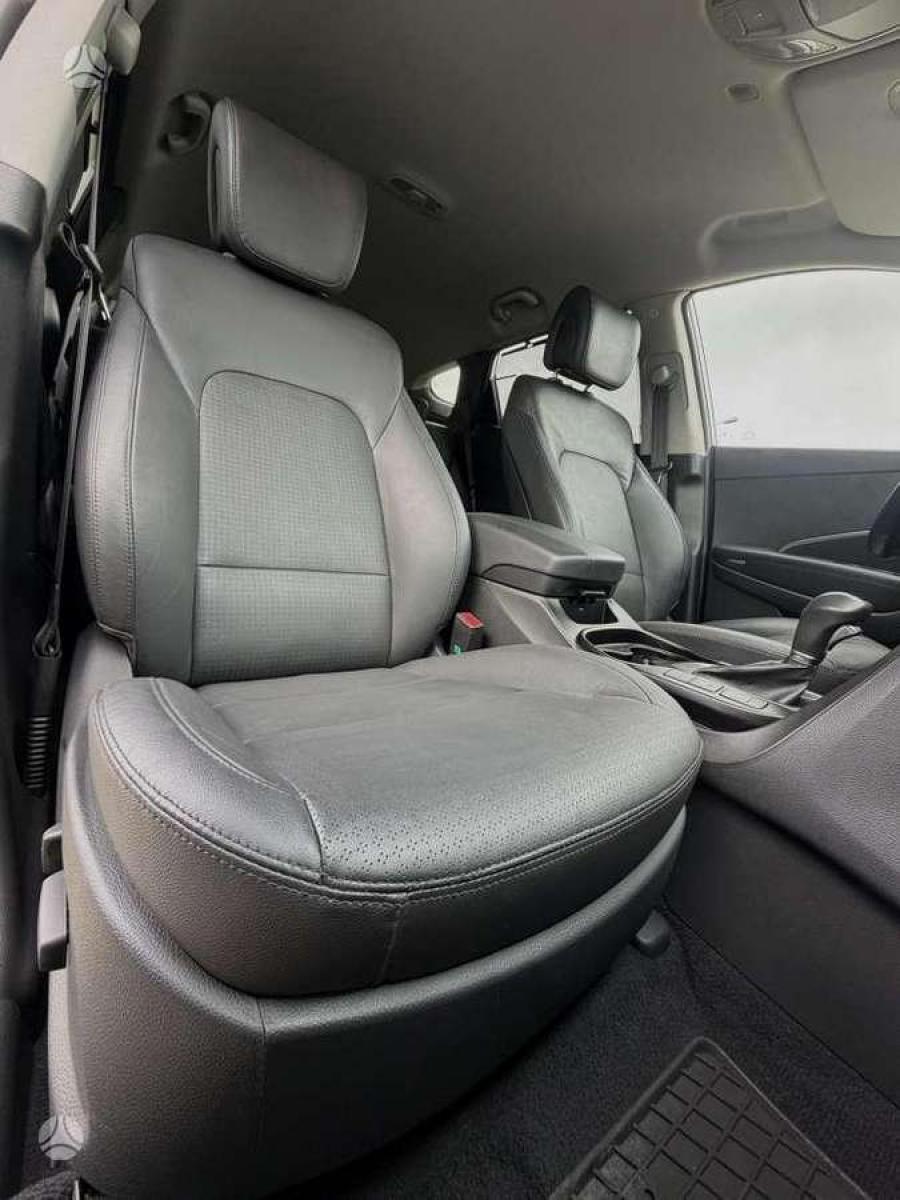 Balts Hyundai Santa Fe 2015 Šauļi, ar dzinēja tilpumu 2.20 L un nobraukumu 195 tūkst. km par 14999 €, foto 30 vietnē AUTOMOTO.COM.LV