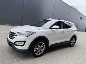 White Hyundai Santa Fe 2015 in Siauliai, with an engine capacity of 2.00 L and mileage of 290 thousand km for 8700 €, photo  on AUTOMOTO.COM.LV