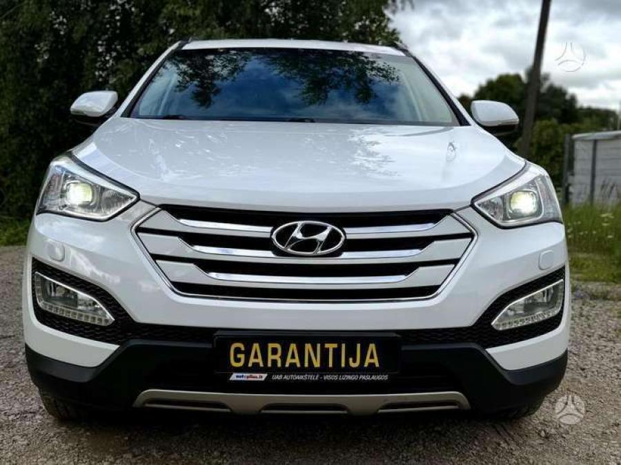 White Hyundai Santa Fe 2015 in Siauliai, with an engine capacity of 2.20 L and mileage of 195 thousand km for 14999 €, photo 6 on AUTOMOTO.COM.LV