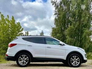 White Hyundai Santa Fe 2015 in Siauliai, with an engine capacity of 2.20 L and mileage of 195 thousand km for 14999 €, photo 15 on AUTOMOTO.COM.LV