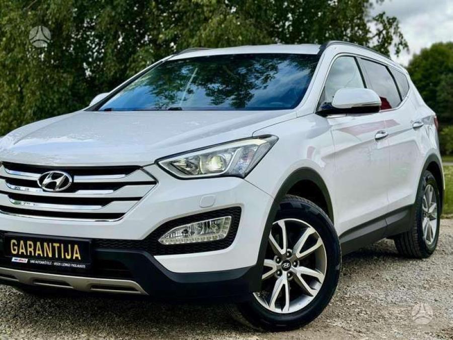 White Hyundai Santa Fe 2015 in Siauliai, with an engine capacity of 2.20 L and mileage of 195 thousand km for 14999 €, photo 17 on AUTOMOTO.COM.LV