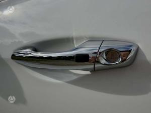 White Hyundai Santa Fe 2015 in Siauliai, with an engine capacity of 2.20 L and mileage of 195 thousand km for 14999 €, photo 19 on AUTOMOTO.COM.LV