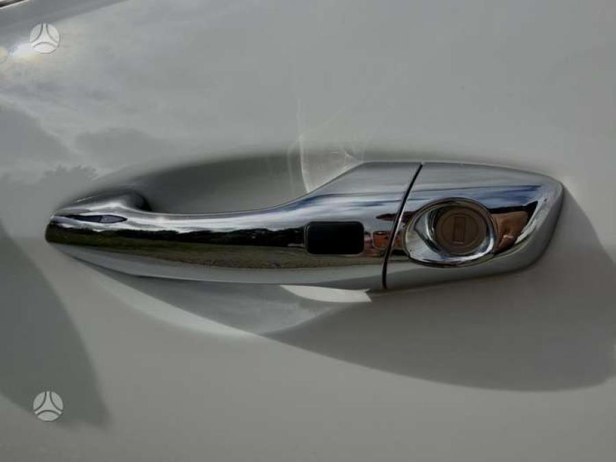 White Hyundai Santa Fe 2015 in Siauliai, with an engine capacity of 2.20 L and mileage of 195 thousand km for 14999 €, photo 19 on AUTOMOTO.COM.LV