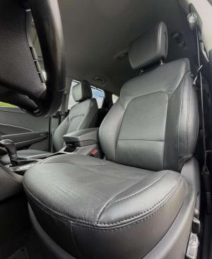 White Hyundai Santa Fe 2015 in Siauliai, with an engine capacity of 2.20 L and mileage of 195 thousand km for 14999 €, photo 29 on AUTOMOTO.COM.LV
