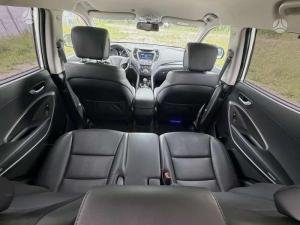 White Hyundai Santa Fe 2015 in Siauliai, with an engine capacity of 2.20 L and mileage of 195 thousand km for 14999 €, photo 35 on AUTOMOTO.COM.LV