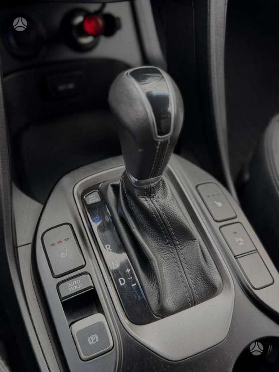 White Hyundai Santa Fe 2015 in Siauliai, with an engine capacity of 2.20 L and mileage of 195 thousand km for 14999 €, photo 37 on AUTOMOTO.COM.LV