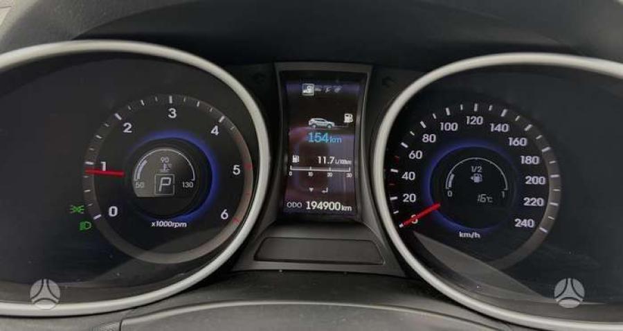 White Hyundai Santa Fe 2015 in Siauliai, with an engine capacity of 2.20 L and mileage of 195 thousand km for 14999 €, photo 41 on AUTOMOTO.COM.LV