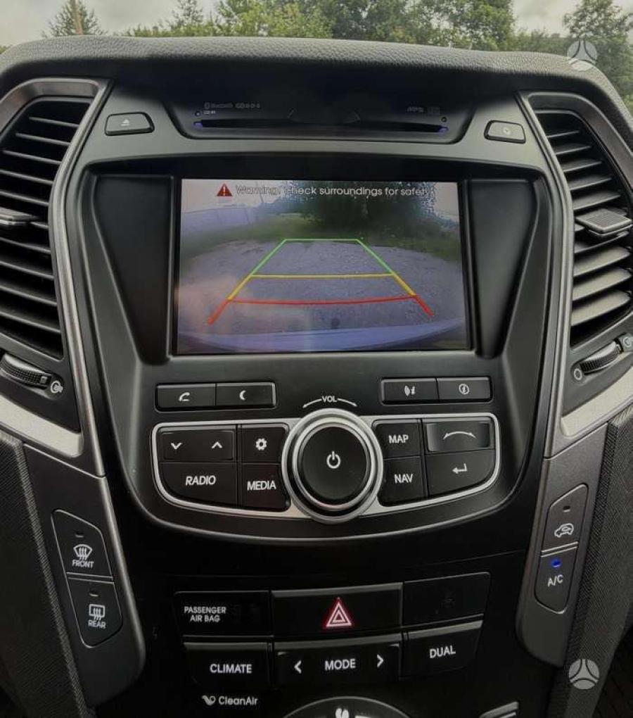 White Hyundai Santa Fe 2015 in Siauliai, with an engine capacity of 2.20 L and mileage of 195 thousand km for 14999 €, photo 42 on AUTOMOTO.COM.LV