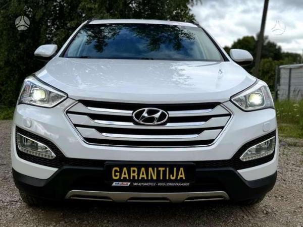 White Hyundai Santa Fe 2015 in Siauliai, with an engine capacity of 2.20 L and mileage of 195 thousand km for 14999 €, photo 6 on AUTOMOTO.COM.LV