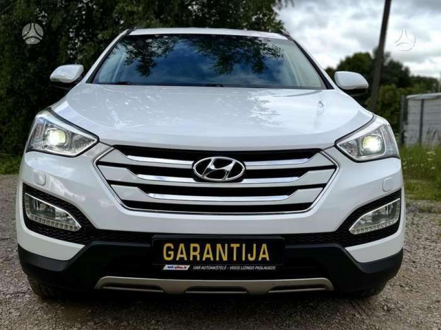 White Hyundai Santa Fe 2015 in Siauliai, with an engine capacity of 2.20 L and mileage of 195 thousand km for 14999 €, photo 6 on AUTOMOTO.COM.LV
