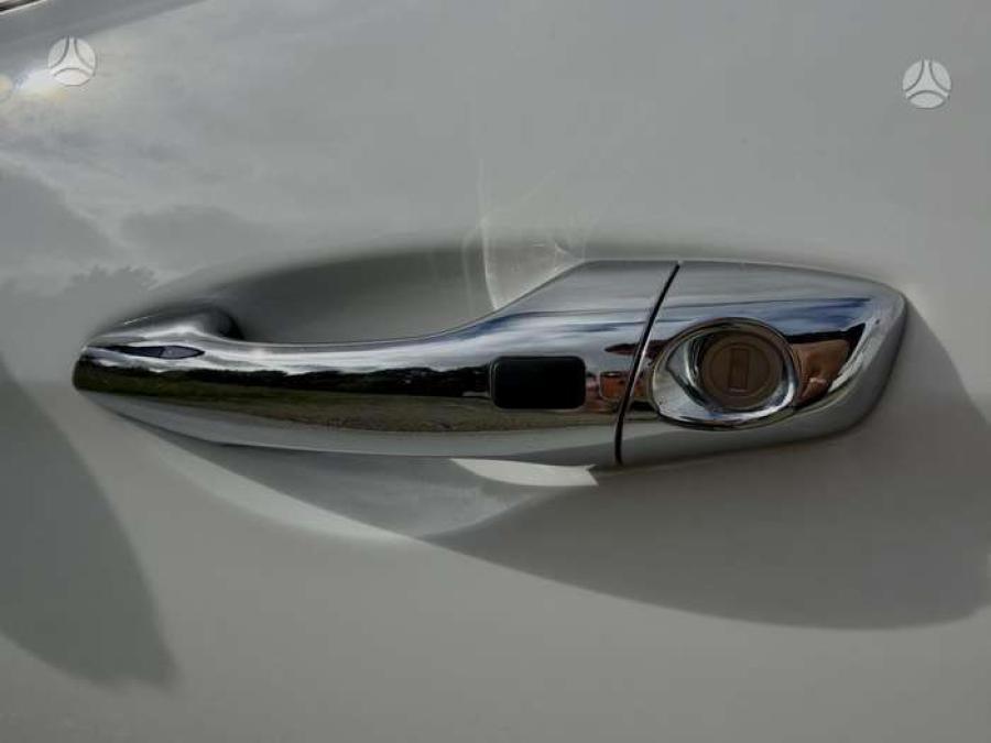 White Hyundai Santa Fe 2015 in Siauliai, with an engine capacity of 2.20 L and mileage of 195 thousand km for 14999 €, photo 19 on AUTOMOTO.COM.LV