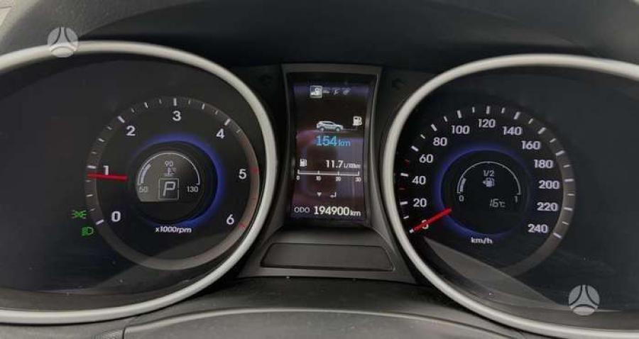 White Hyundai Santa Fe 2015 in Siauliai, with an engine capacity of 2.20 L and mileage of 195 thousand km for 14999 €, photo 41 on AUTOMOTO.COM.LV